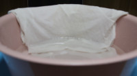 白色衣服发黄怎么办?教你用它泡一泡,不用漂白剂也能干净如新