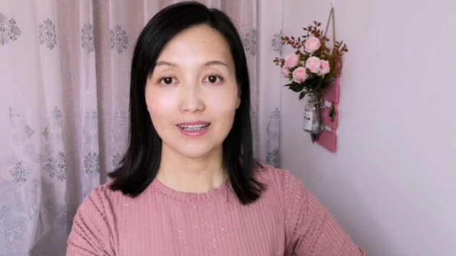 50岁大姐教你在家刮痧,美容院手法,快学起来吧!