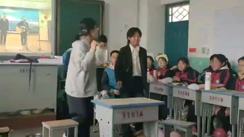 元旦表演小品《虎父无犬子》