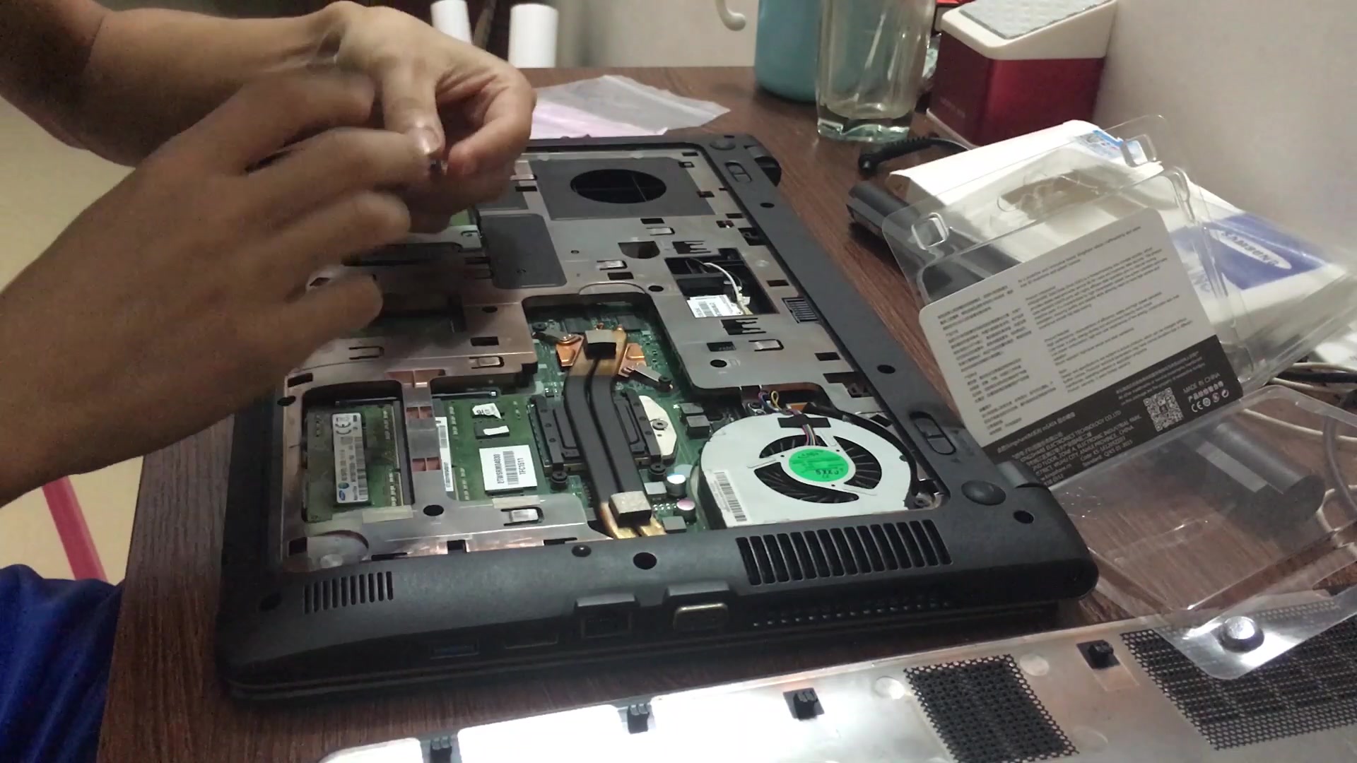 四年前的神舟战神K610d i5 装上固态硬盘和加装了4G的内存条后的跑...