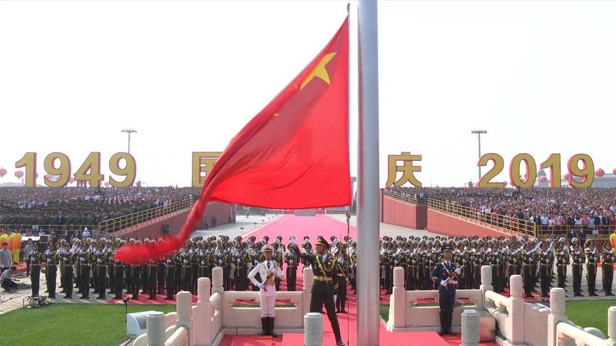 天安门广场举行升旗仪式