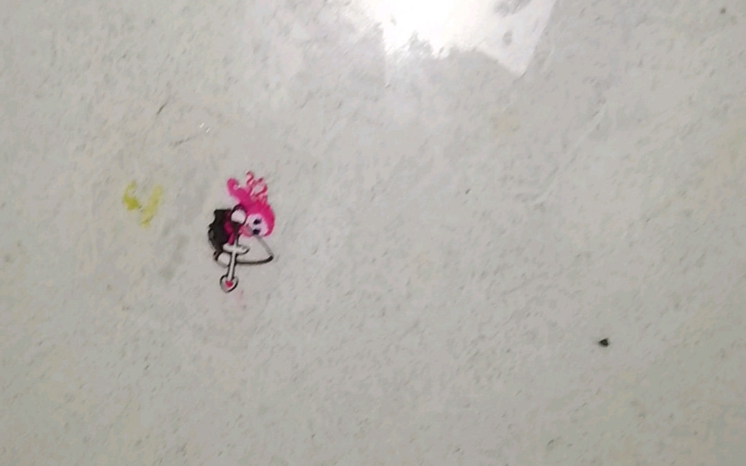 男生上厕所都喜欢把贴纸贴门上吗