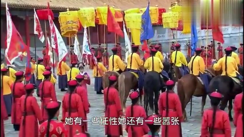 新还珠格格:太后回宫,皇上带着文武百官出来迎接,场面声势浩大