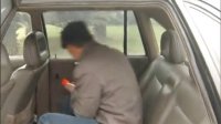 央视报道便携式自动破窗器简化版视频