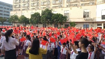 迎国庆!学校升旗仪式!