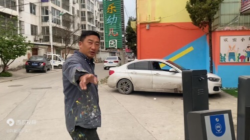 停车管理太难了,十元一个月的停车费都不交,破坏停车系统