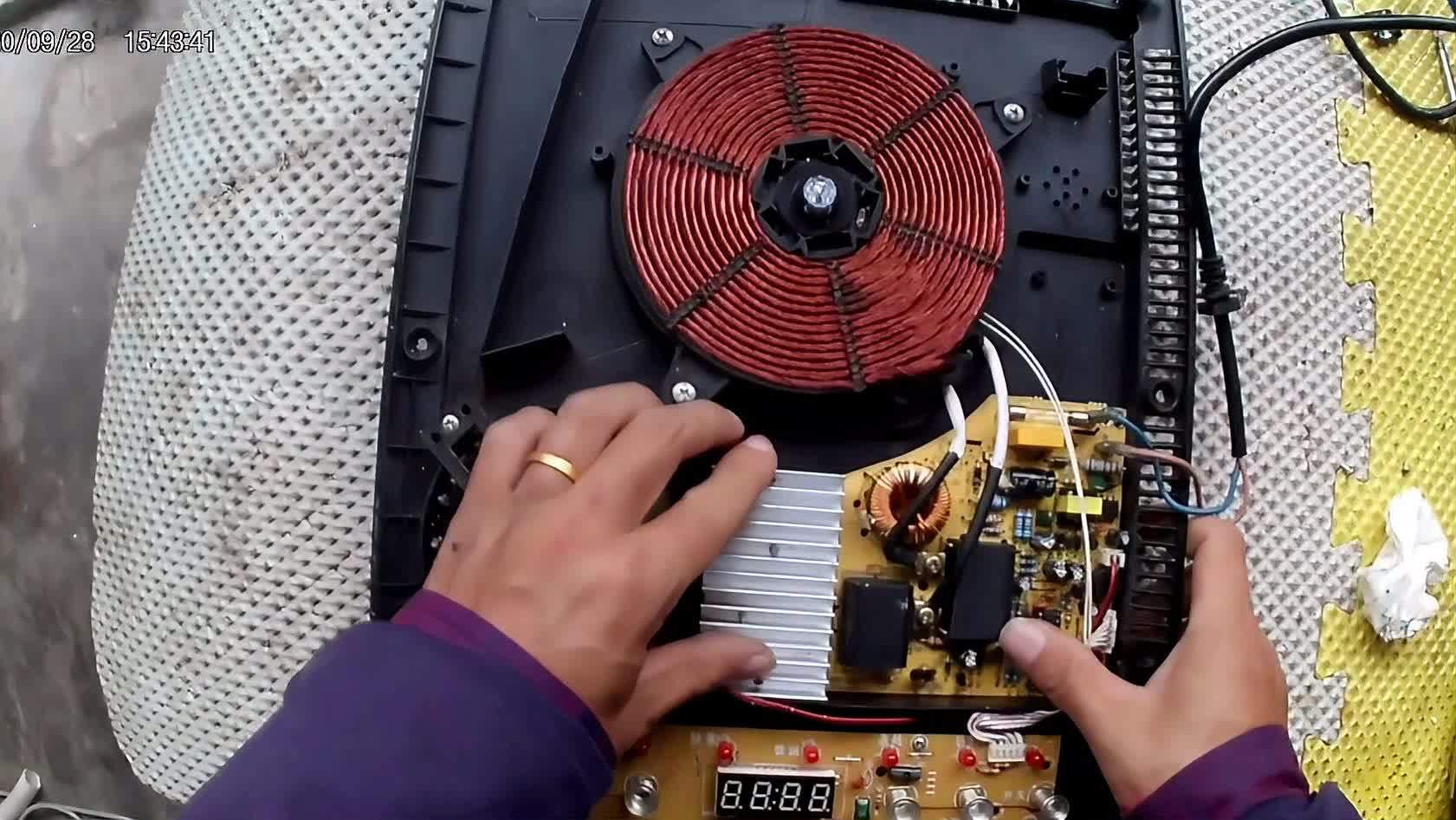 给你一支视频,和大家分享一下电磁炉维修流程