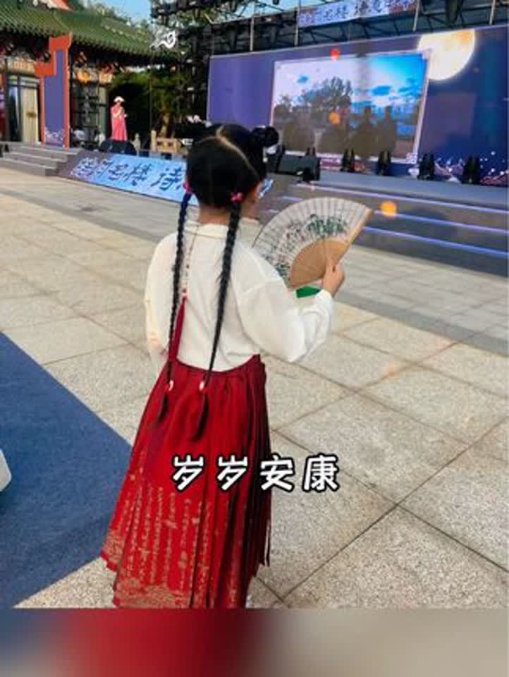 #端午节当然要穿汉服啦 #生女儿就是用来打扮的 #端午节文案#小一...
