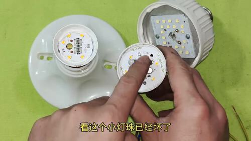 LED灯不亮别急着换!一根铜丝秒修复,这招太省钱了!