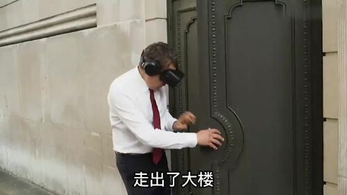 从没见过这么玩VR游戏的,快把我笑死了