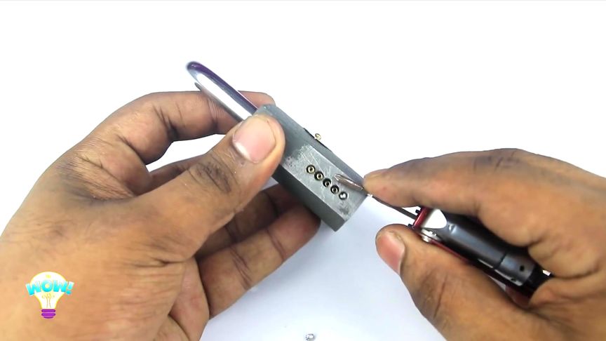 用别针就可以开锁,以后这种锁尽量别买