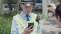 不小心违反交通规则,交警叔叔的惩罚措施很值得借鉴