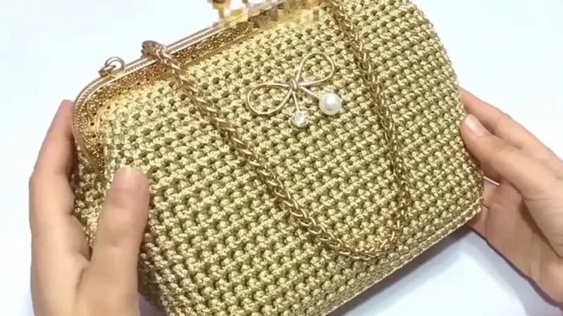 大牌!简易短针口金手提包包的钩法 #钩针编织 #钩针包包 #手工包