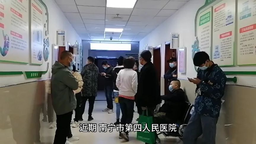 男孩被狗咬伤导致狂犬病发作