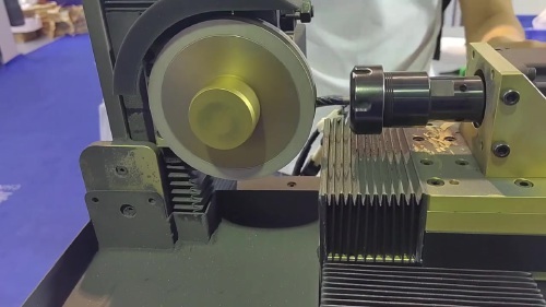 珍贵一镜到底展示铣刀磨削全过程!