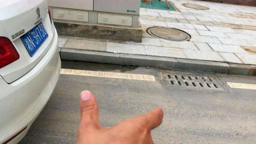 倒车不会判断车尾距离,老司机亲自示范,从此不怕碰撞