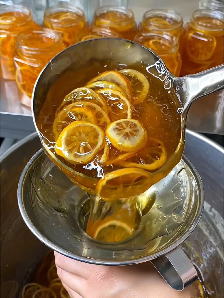 自己家宝宝都在喝的雪梨柠檬膏,梨汁 柠檬 冰糖就这3种,一滴水也不加,...