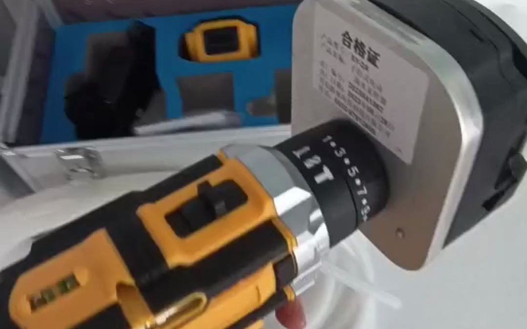 XY-2A 手持式电动深水采样器特点