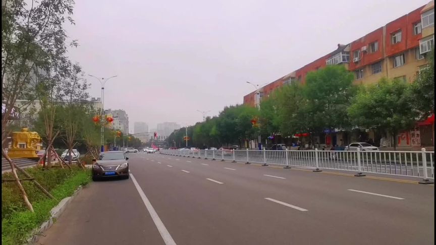 构建和谐社会,应从实际出发,全心全意为人民服务,小区出行受阻