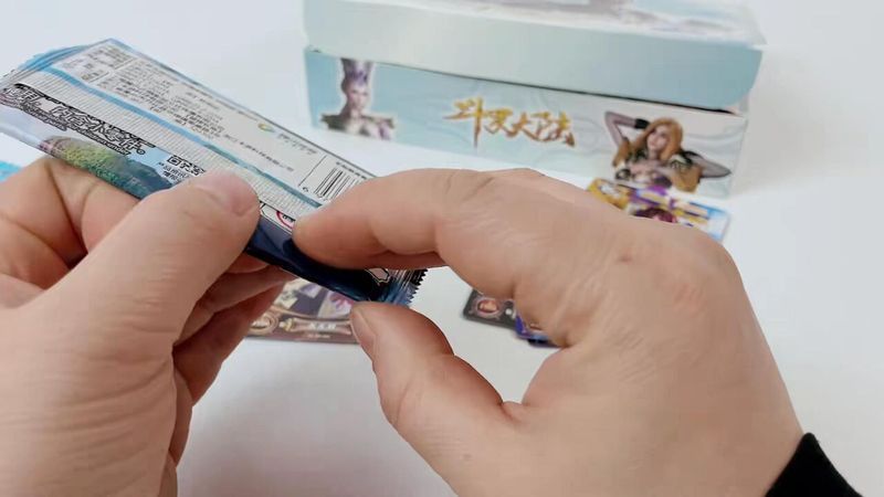 斗罗大陆经典版第4弹卡片拆拆拆,收集稀有唐三和佛兰德卡牌!