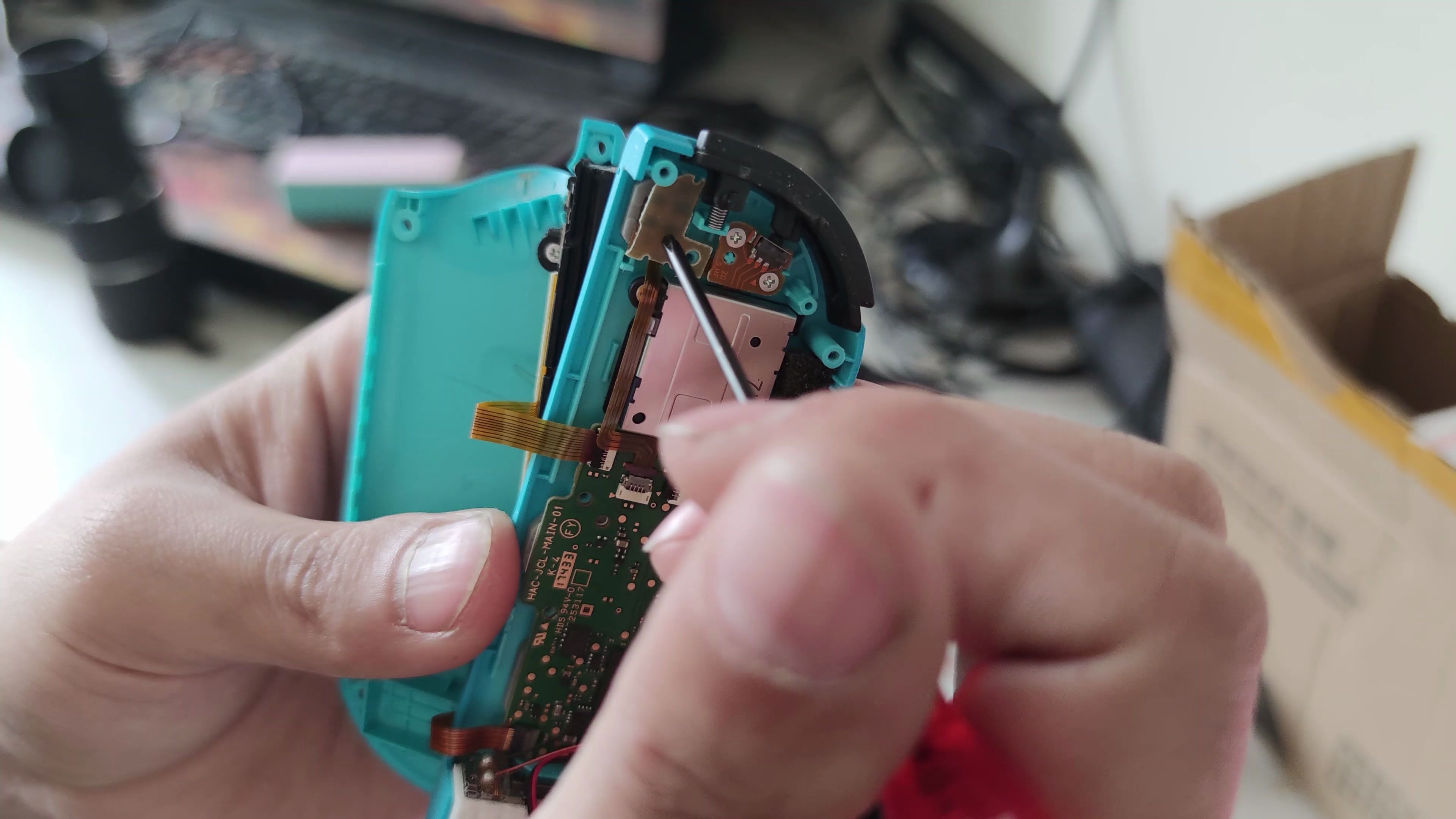 NS摇杆拆解、更换关键步骤解析:成本低廉效果显著,解决switch摇杆漂移