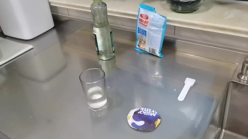 实验二小苏打和白醋会发生什么?