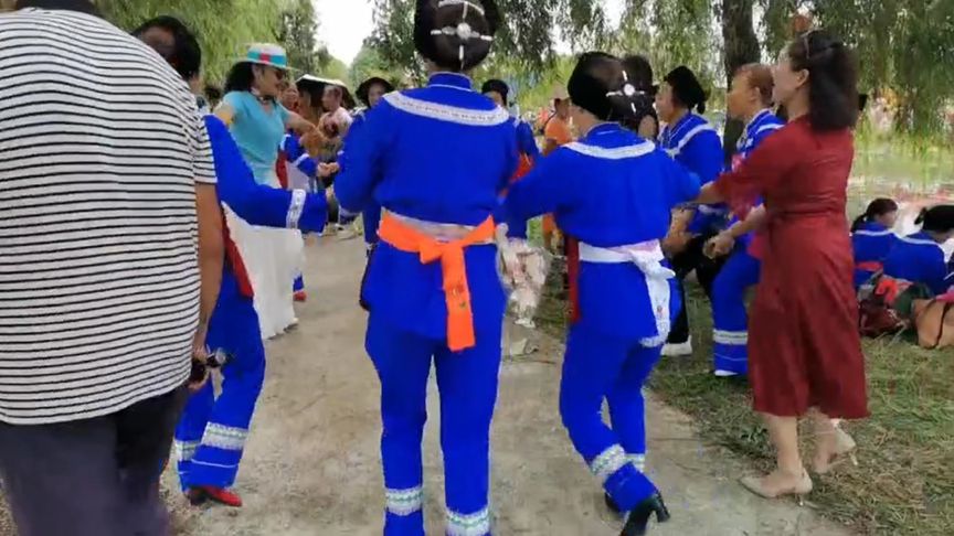 六月六少数民族的传统节日,布依族人民的幸福生活