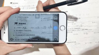 利用微信扫一扫,轻松辅导孩子写作业,“作业一拍,秒出答案”