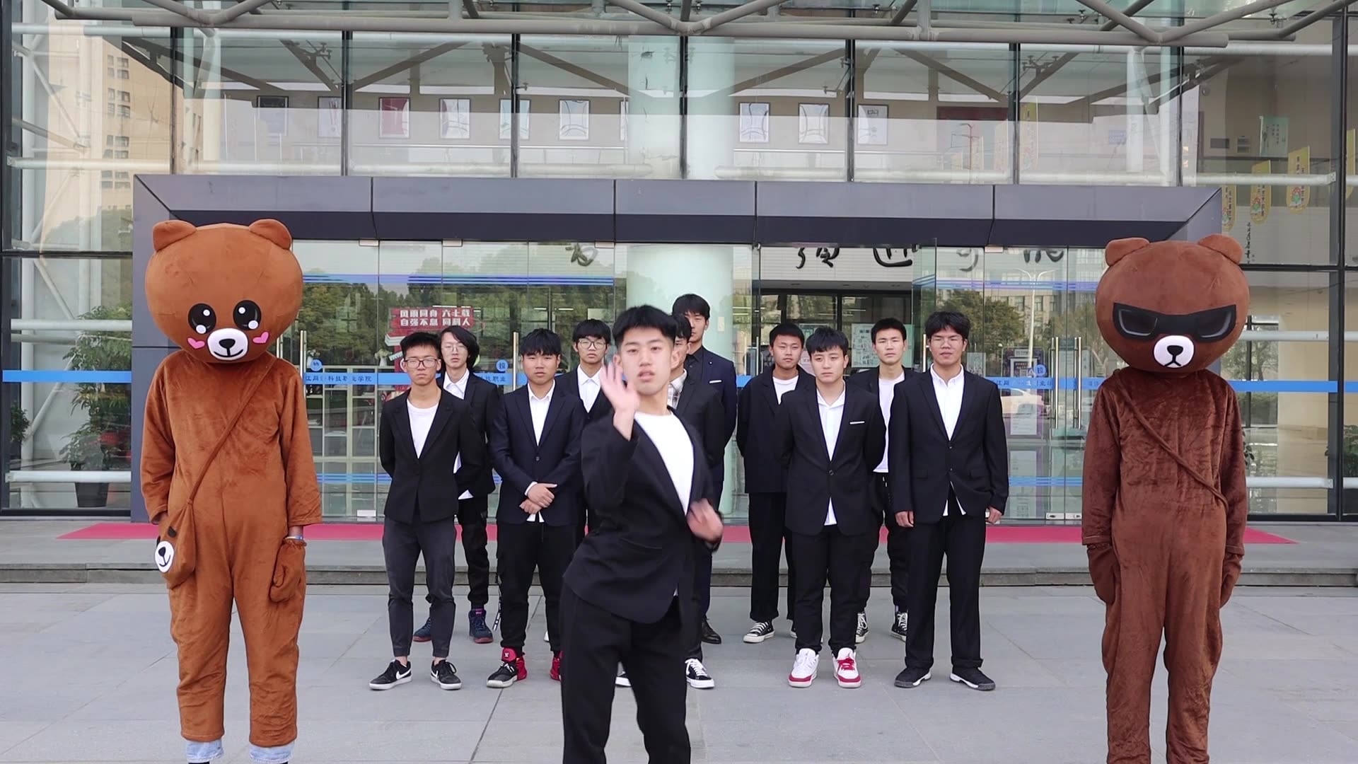 浙江同济科技职业学院——抖肩舞