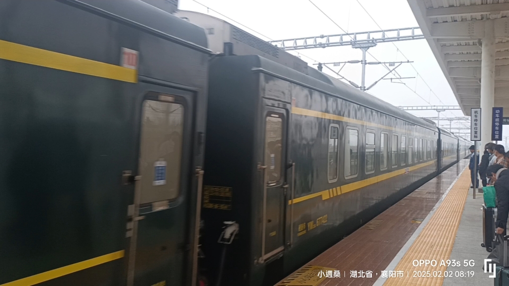 K757次列车进枣阳站2站台