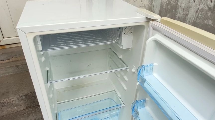 店内送来的冰箱不制冷，检修很简单，在家自己也能修好