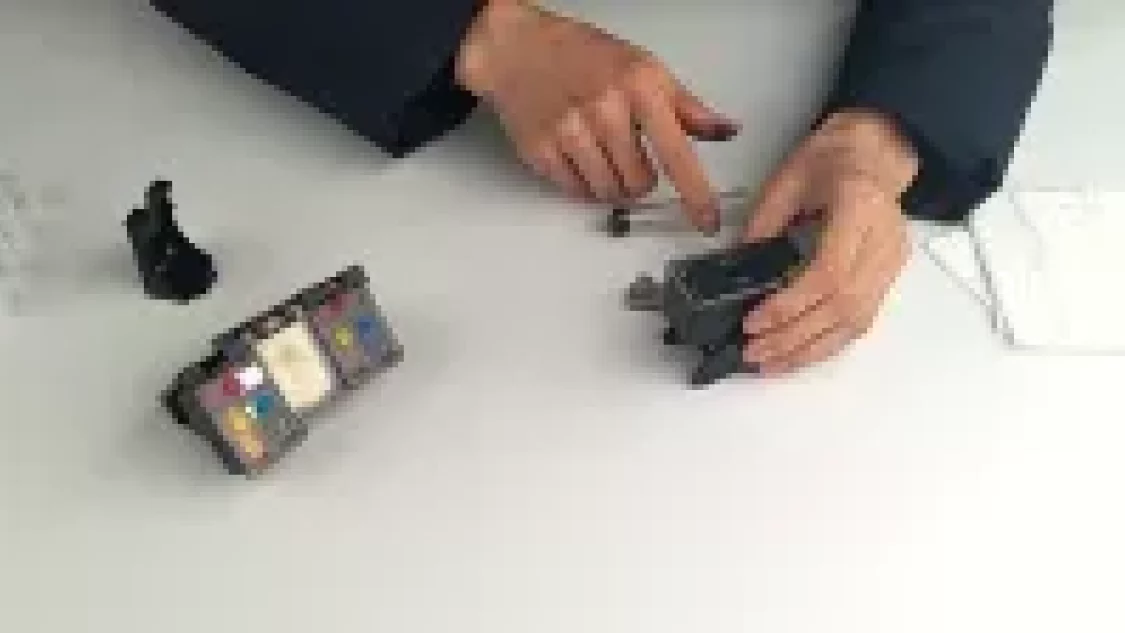 惠普喷墨一体机打印机 黑色连喷墨盒 如何抽取墨盒里的空气教学