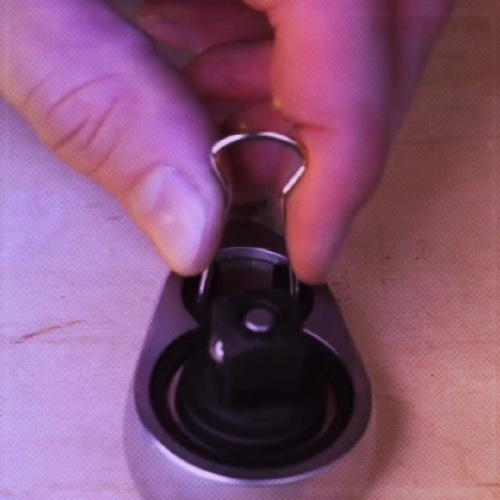 轻松一夹,文具小妙招竟然让你轻松解决卡簧难题!