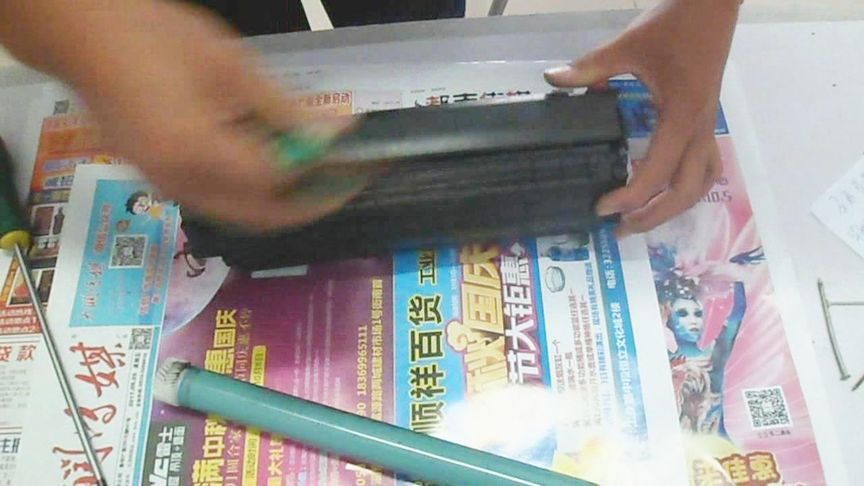 高手打印机硒鼓加粉 二分钟搞定 50元到手了 挣钱速度太快了