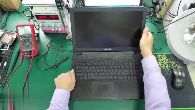 华硕飞行堡垒笔记本无法开机,想要开机,要拔电池才能开