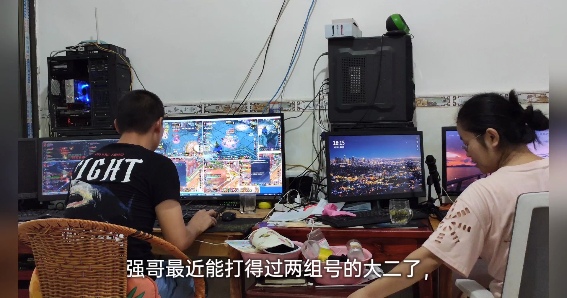 新倩女幽魂游戏里宝妈搬砖运气不错,一个任务爆了一个鬼装两个粉装