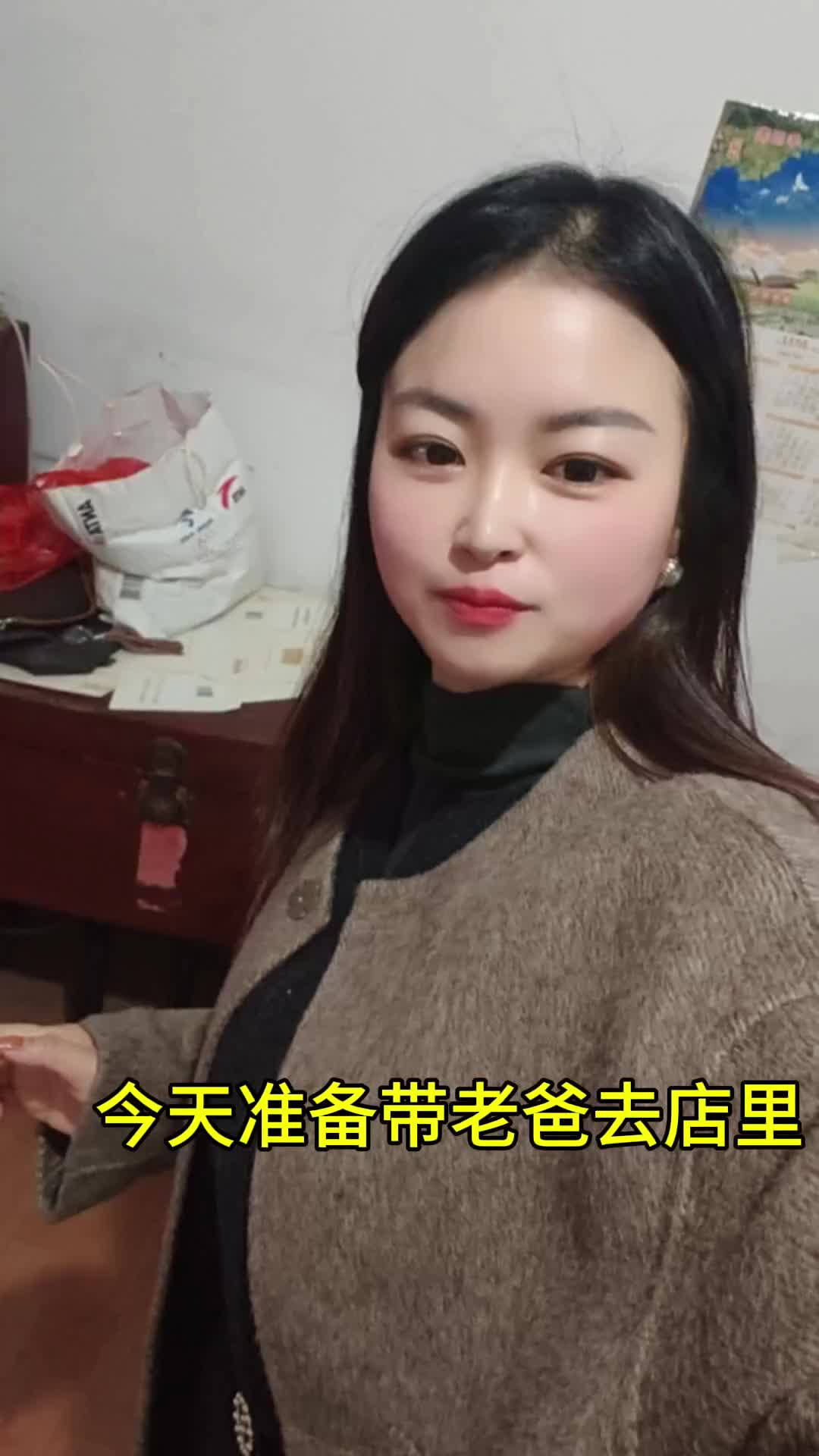 ...老爸手脚不便,慢慢帮他收拾妥当,陪着老爸到店里转转,还是上次大洲...