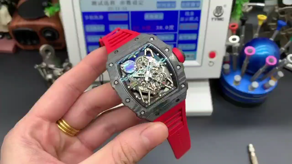 ZF 35-02⌚ liuzixi822102NTPT碳纤维来打造全碳表壳,云朵形状碎花纹,...
