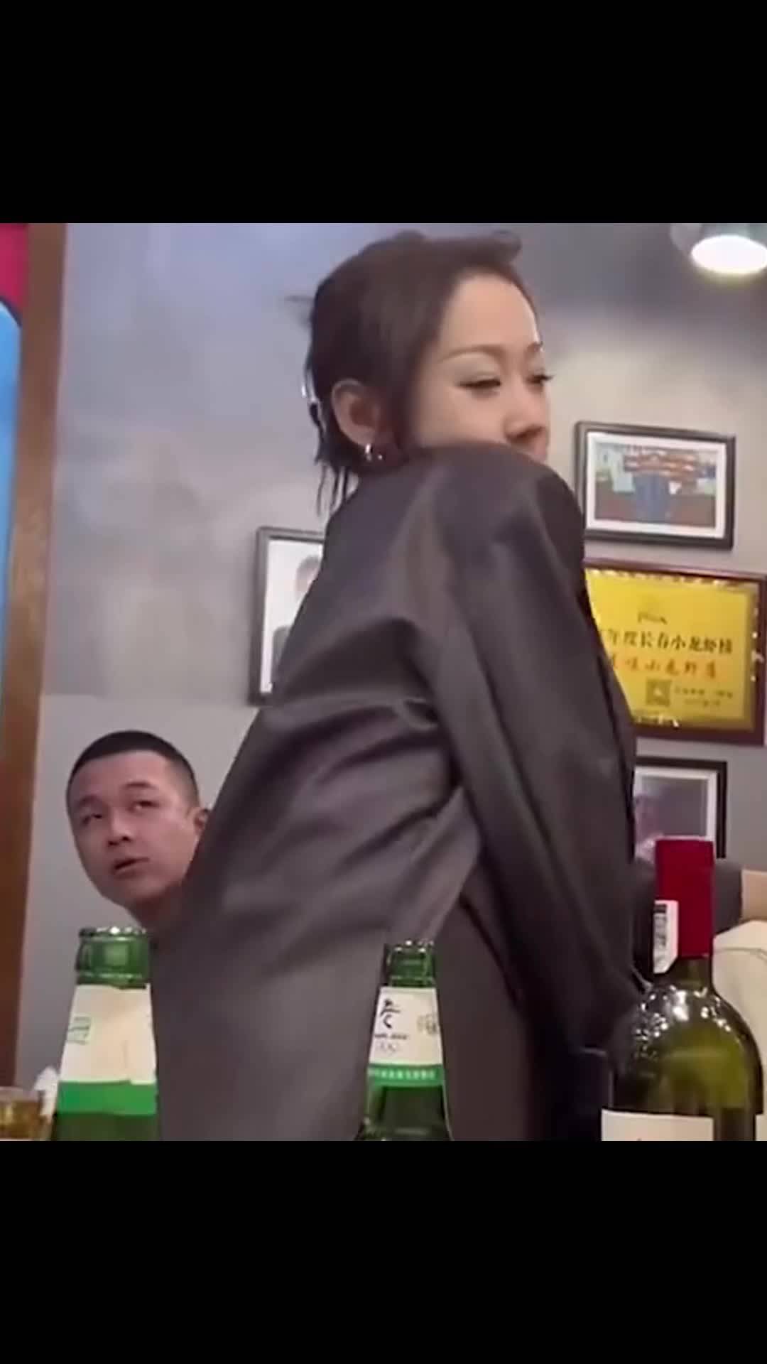 鱼很懂人类的命门在哪里,上来就是一拳!