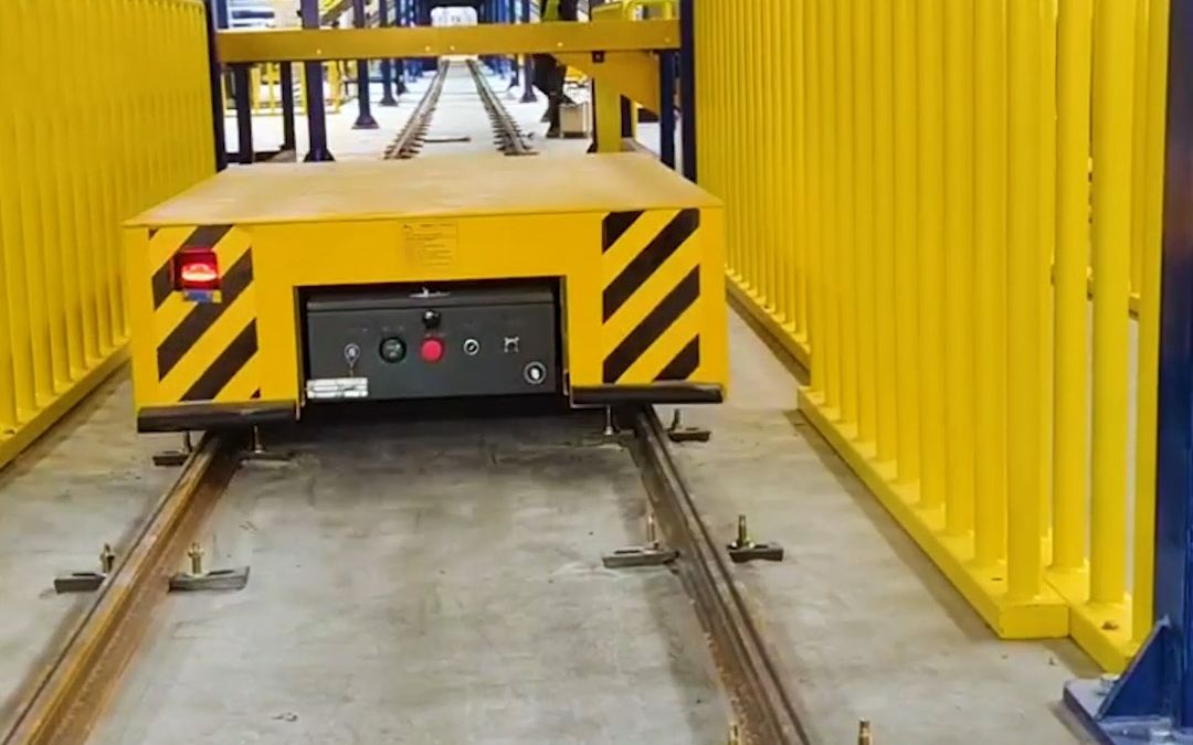 百特智能转运地轨小车工业轨道前后移动电车遥控轨道电动搬运车