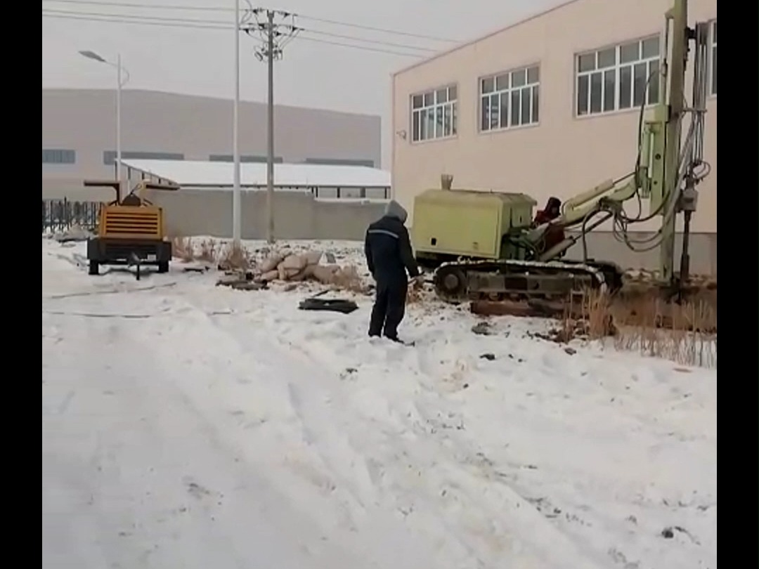 新疆0.5欧姆防雷接地工程挖井中
