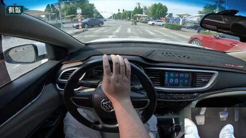 市区开车不慌张!手动挡新手必看5大保命技巧