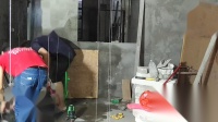 贴第四块窗角瓷砖摸水泥灰油厚度是多少?