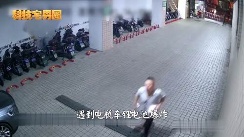 科普之锂电池爆炸,用干粉灭火器越喷越爆?为什么要用水降温?