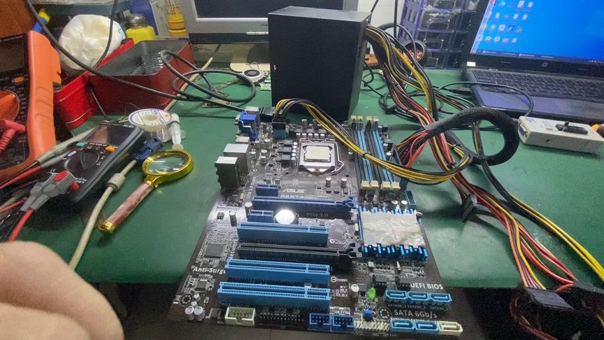 华硕P8B75-V主板反复重启,客户强烈要求上视频维修