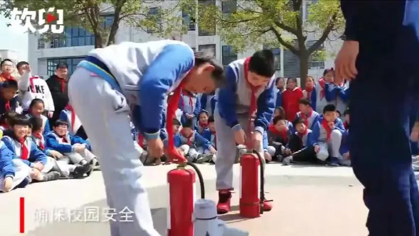 中小学安全教育日:消防进校园