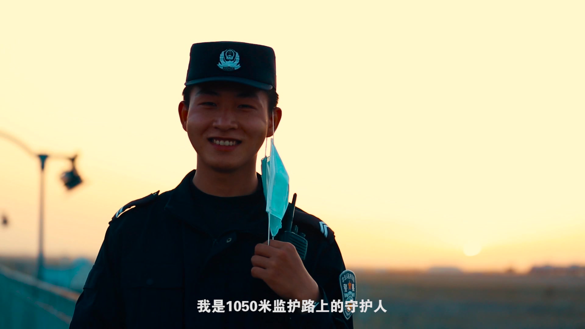 23岁的他,一年走坏了5双鞋.