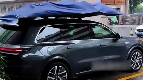 科技创新发展,全自动收闭遮阳伞