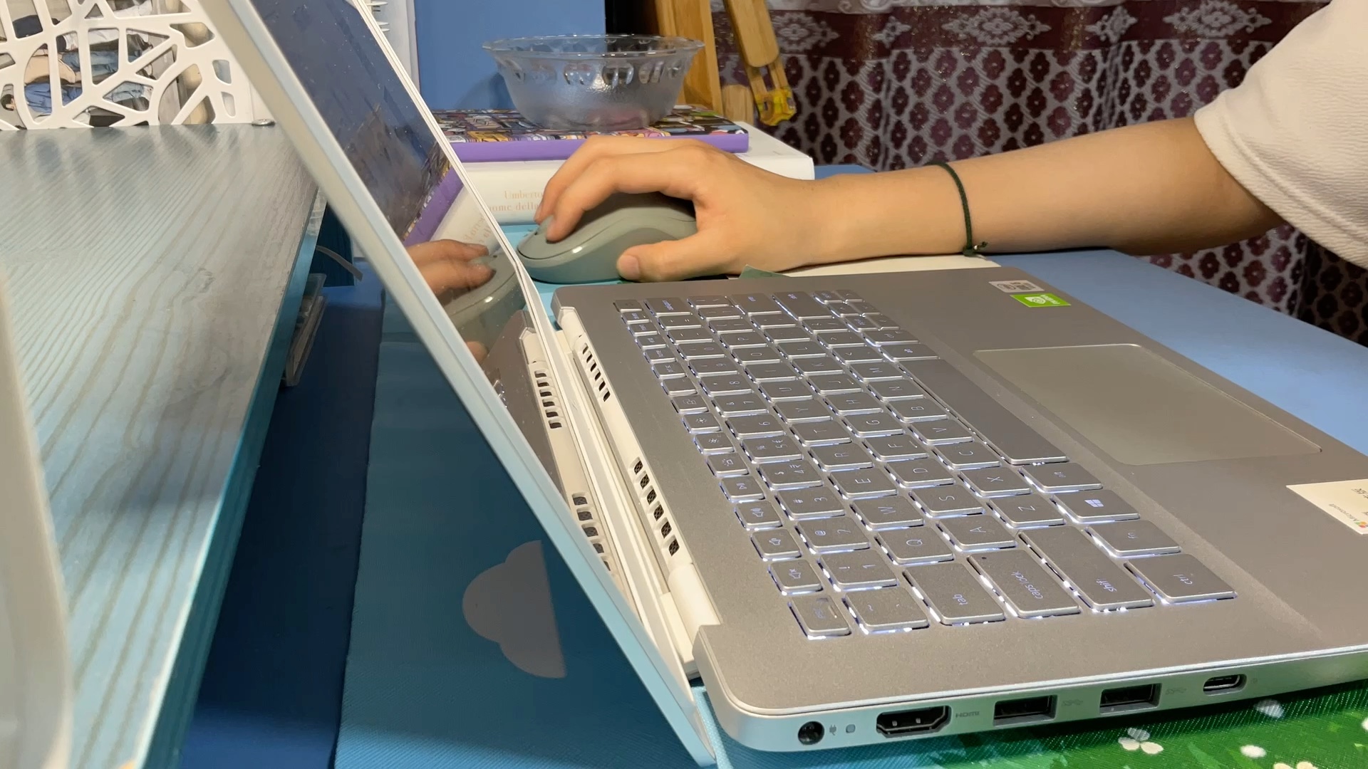 ...哈哈,今天白天时间做了点事情,晚上时间全用来做视觉营销的ppt作业了