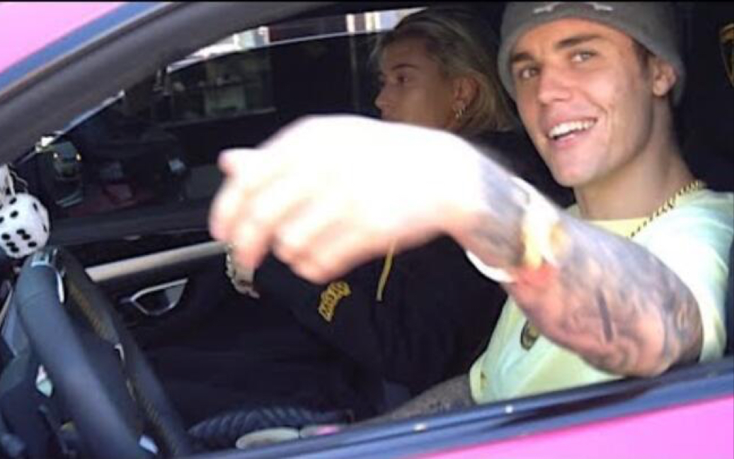 【Justin Bieber】贾斯汀比伯嫌弃记者的摄像机太小